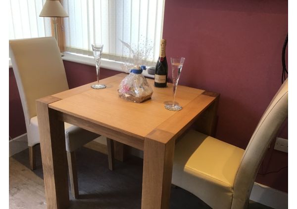 Cambridge Small Square Oak Kitchen Table 80cm x 80cm