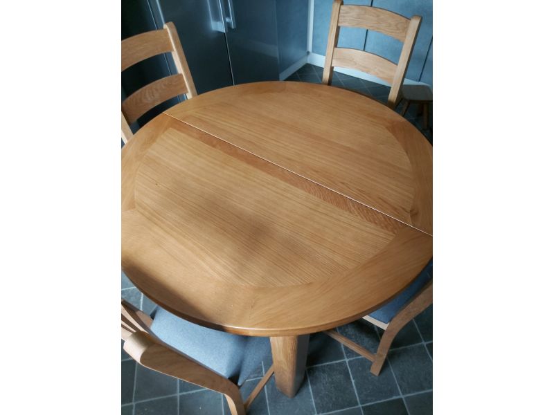 Country Oak 145cm Round Extending Table